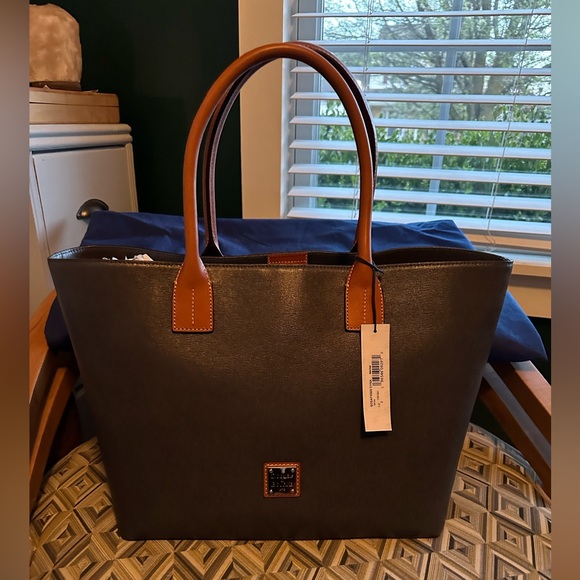 Dooney & Bourke | Bags | Dooney Bourke Medium Russel Tote | Poshmark